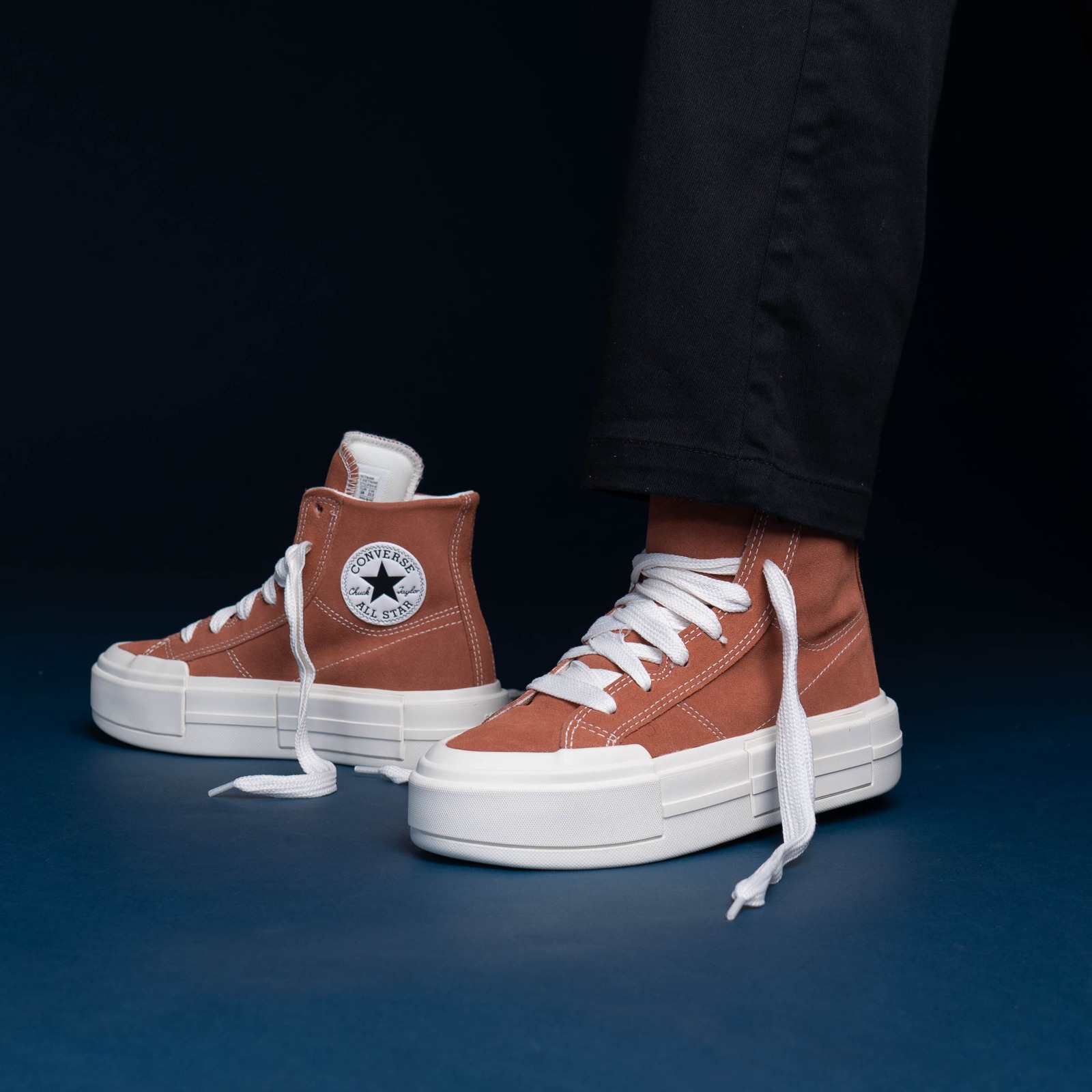 Converse CHUCK TAYLOR ALL STAR CRUISE IN A NUTSHELL/EGRET/BLACK A10437C ...
